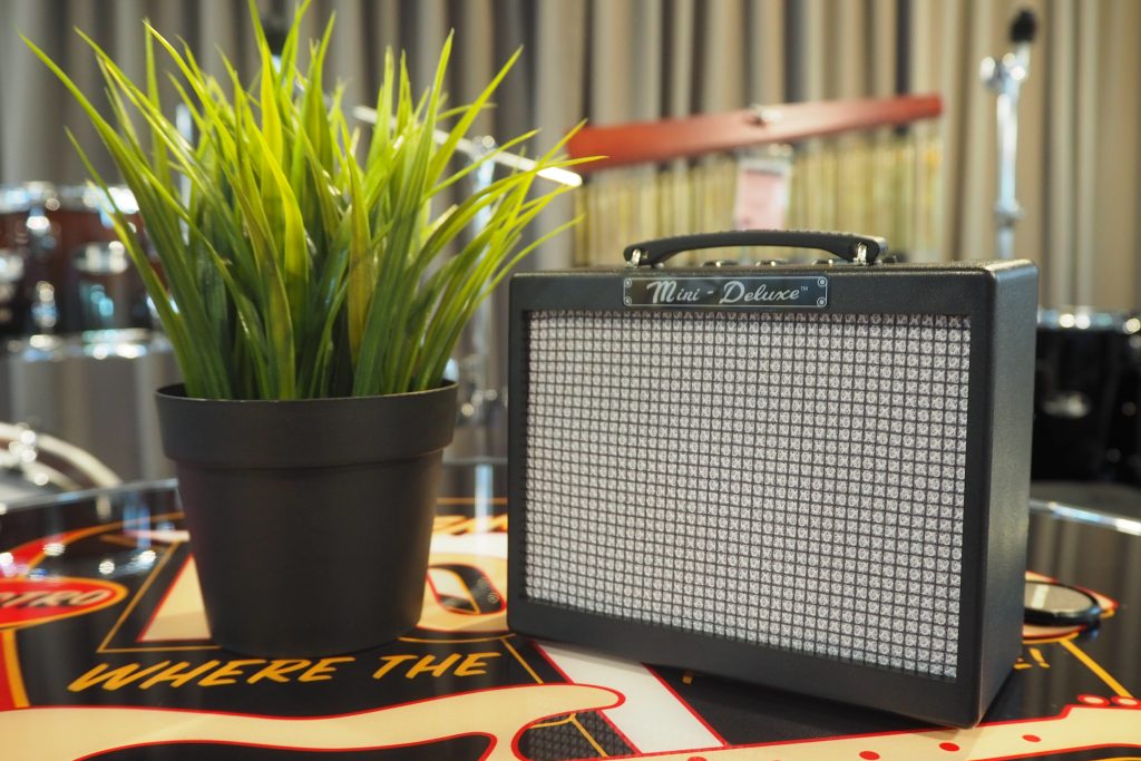 FENDER MINI DELUXE GUITAR AMPLIFIER, BLACK - Sandman Guitar Centre